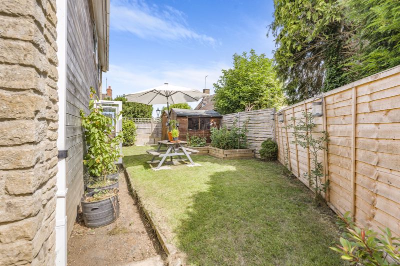 16 Richmond Street Kings Sutton, Banbury - Round & Jackson